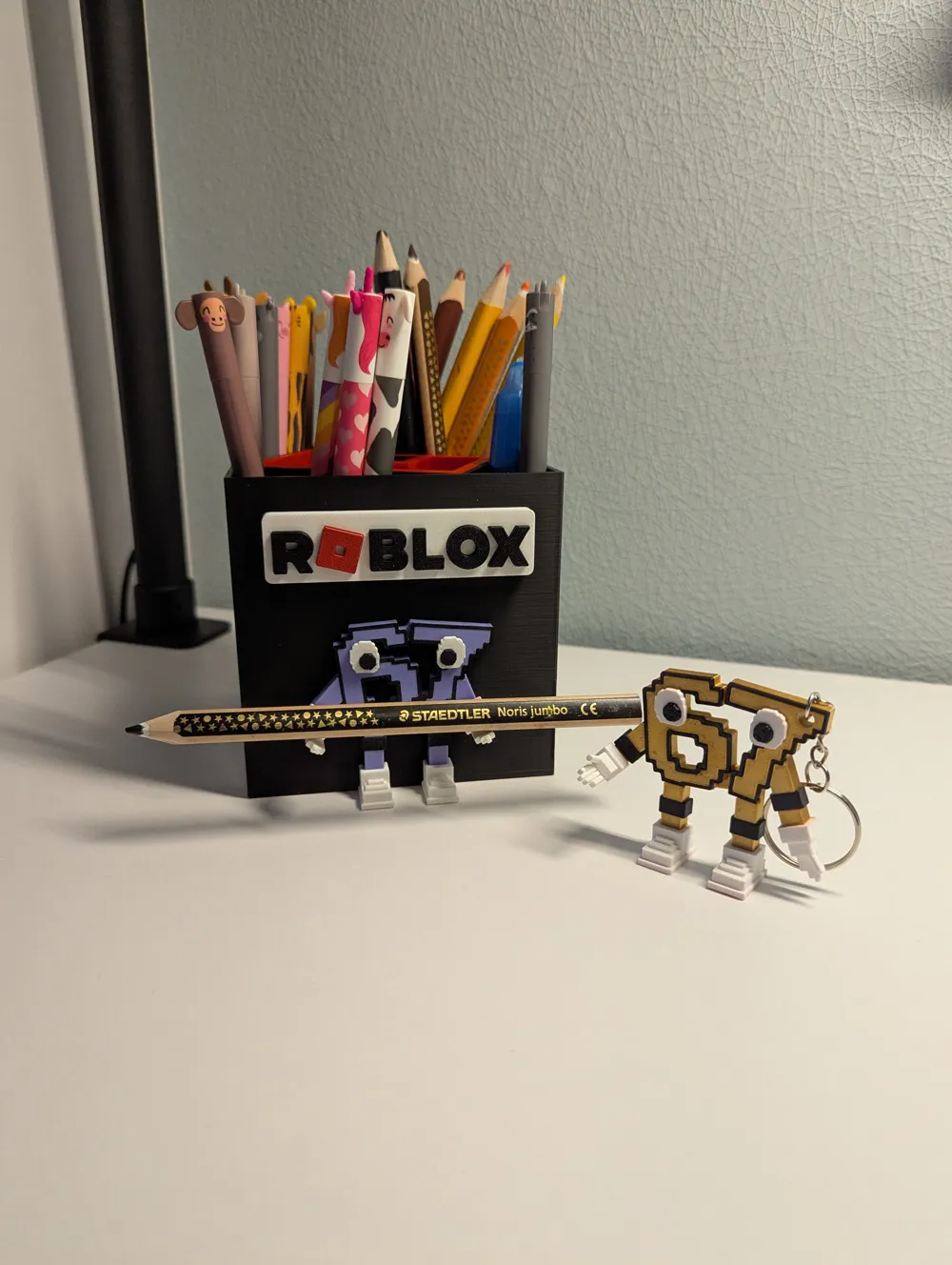 Roblox 67 Schreibtisch Organizer (ohne AMS) – Kostenloses 3D ...