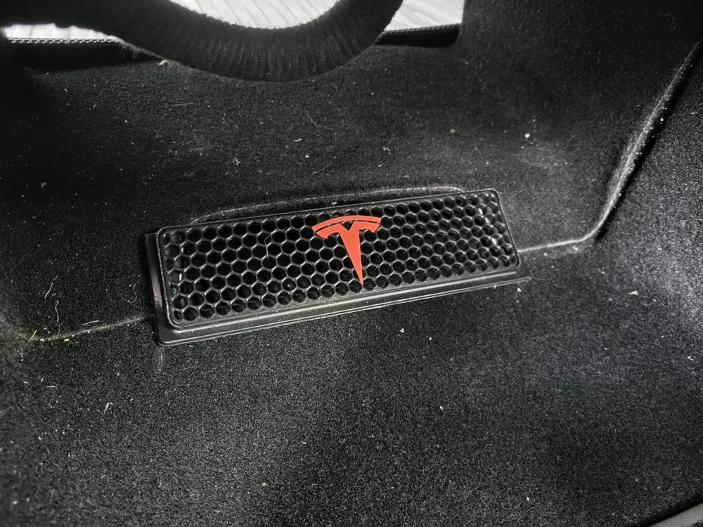 Tesla Model Y Vent Cover with Elegant Grille by JohnRambo - MakerWorld