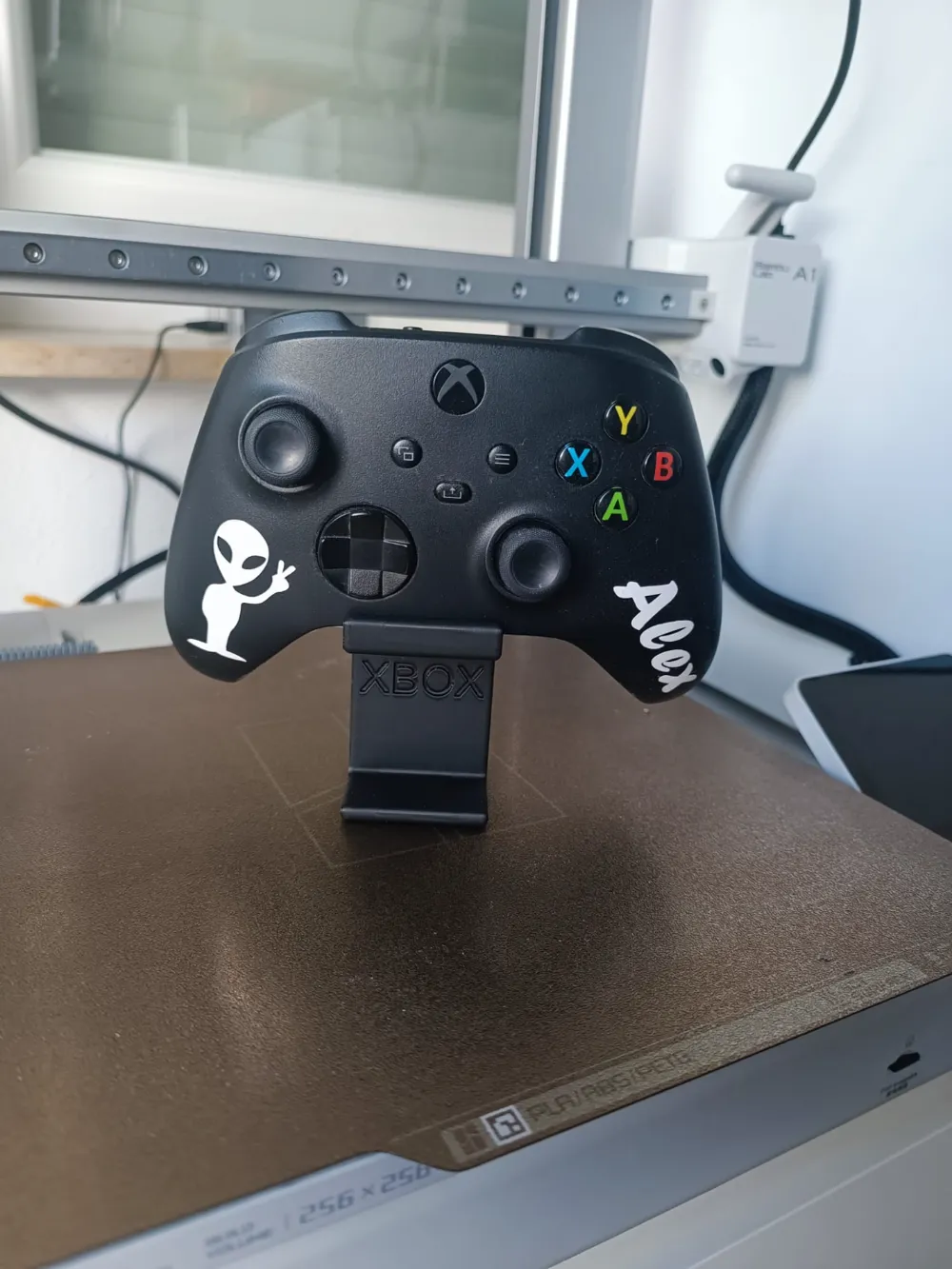 xbox series x controler holder by Alex Schaaf - MakerWorld
