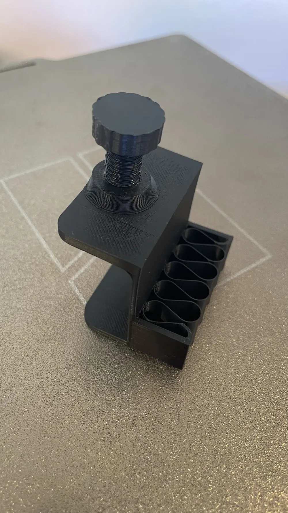 Kabelhalter Clamp-on Cable Organizer with screw - Free 3D Print Model ...