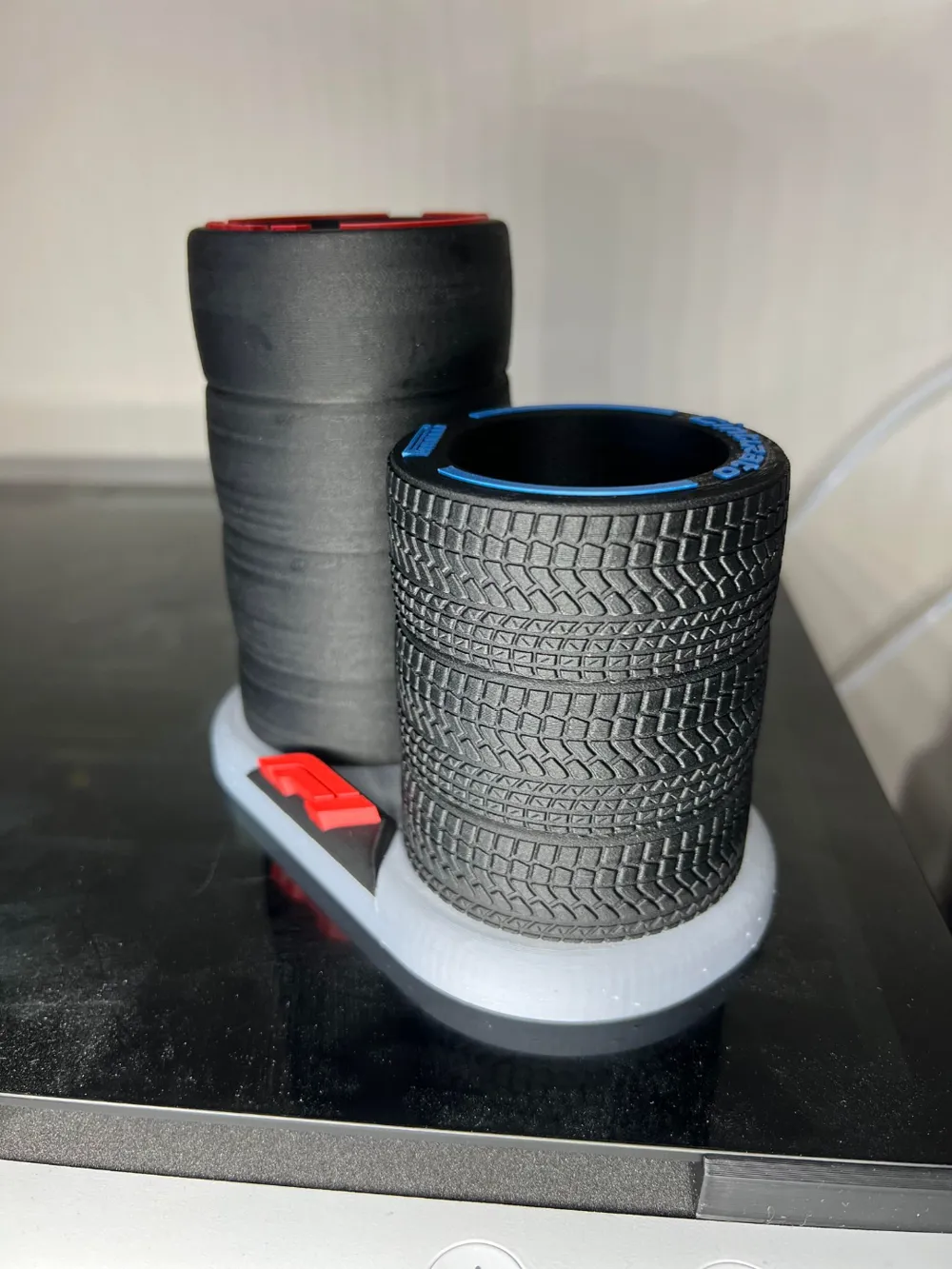 F1 Tire / Tyre Desk organiser by glenngri - MakerWorld