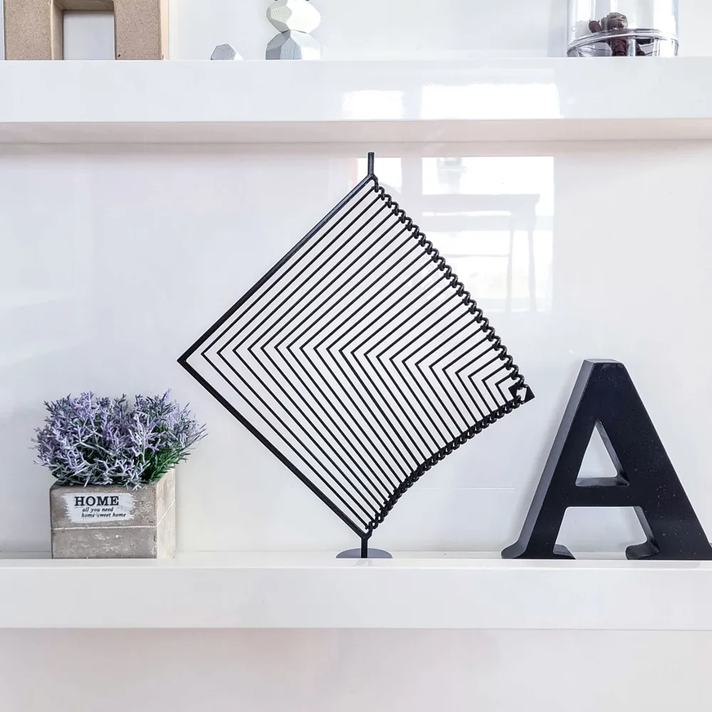 Hypnotic square kinetic spinner - Free 3D Print Model - MakerWorld