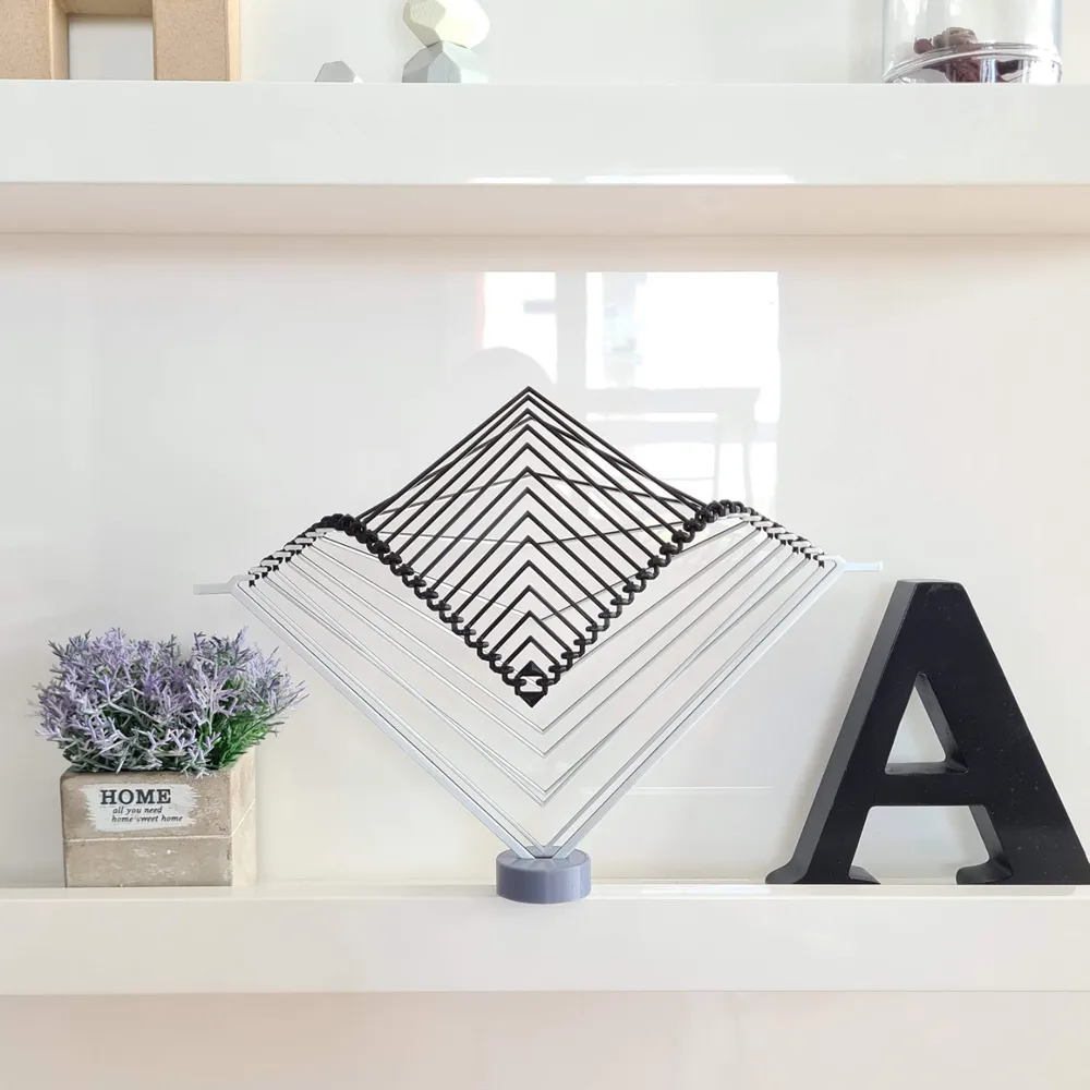 Hypnotic square kinetic spinner - Free 3D Print Model - MakerWorld