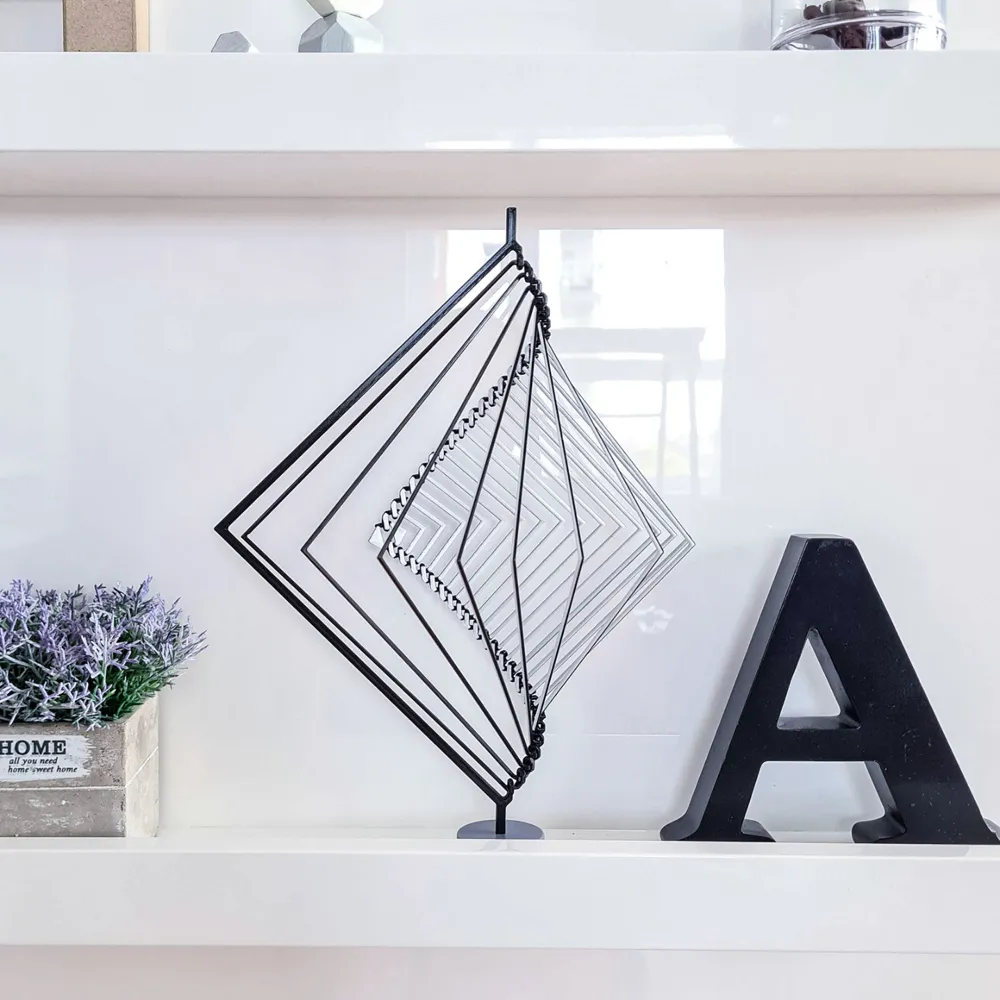 Hypnotic square kinetic spinner - Free 3D Print Model - MakerWorld