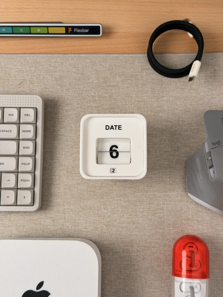 Manual Press Flip Perpetual Calendar | Desk Calendar | Calendar ...