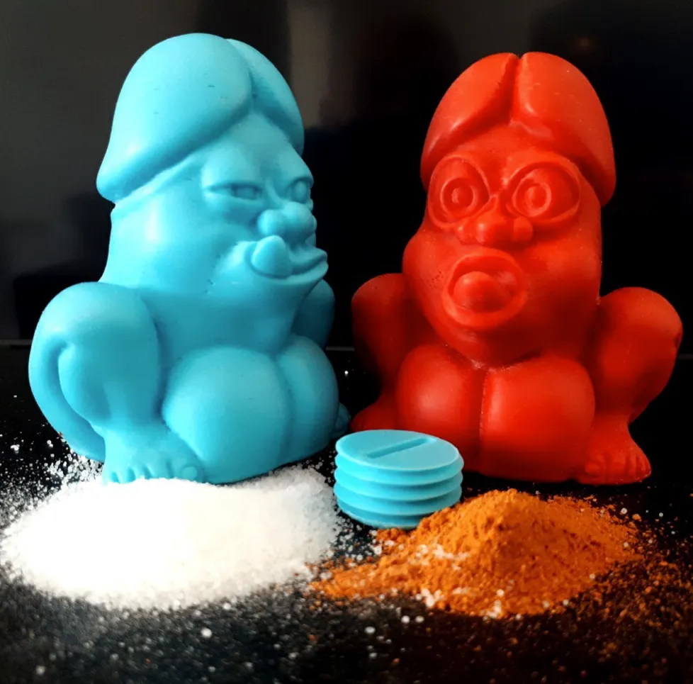 salt-pepper-shakers-dicky-v2 - Free 3D Print Model - MakerWorld