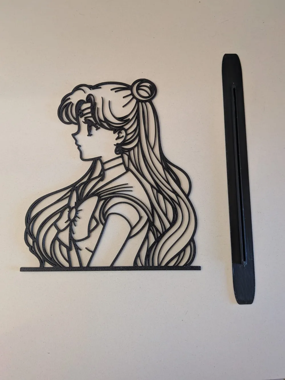 Sailor Moon con soporte - Modelo de impresión 3D gratuito - MakerWorld