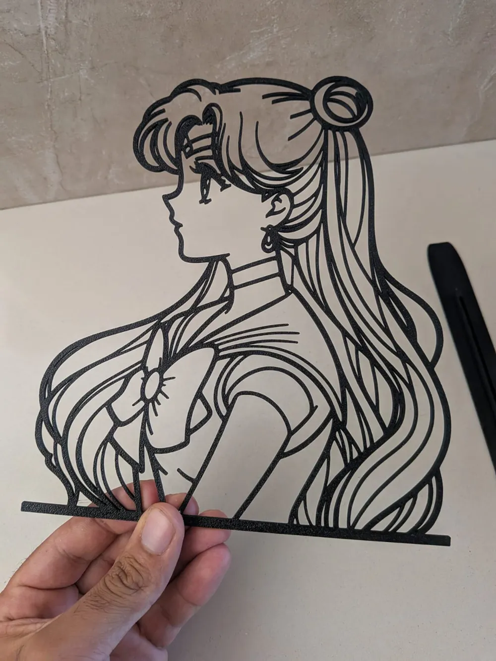 Sailor Moon con soporte - Modelo de impresión 3D gratuito - MakerWorld
