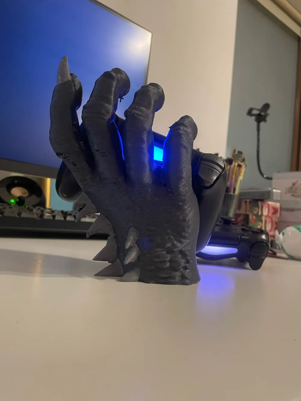 Dragon Claw Controller Stand by Bobelism MakerWorld: Download Free 3D ...
