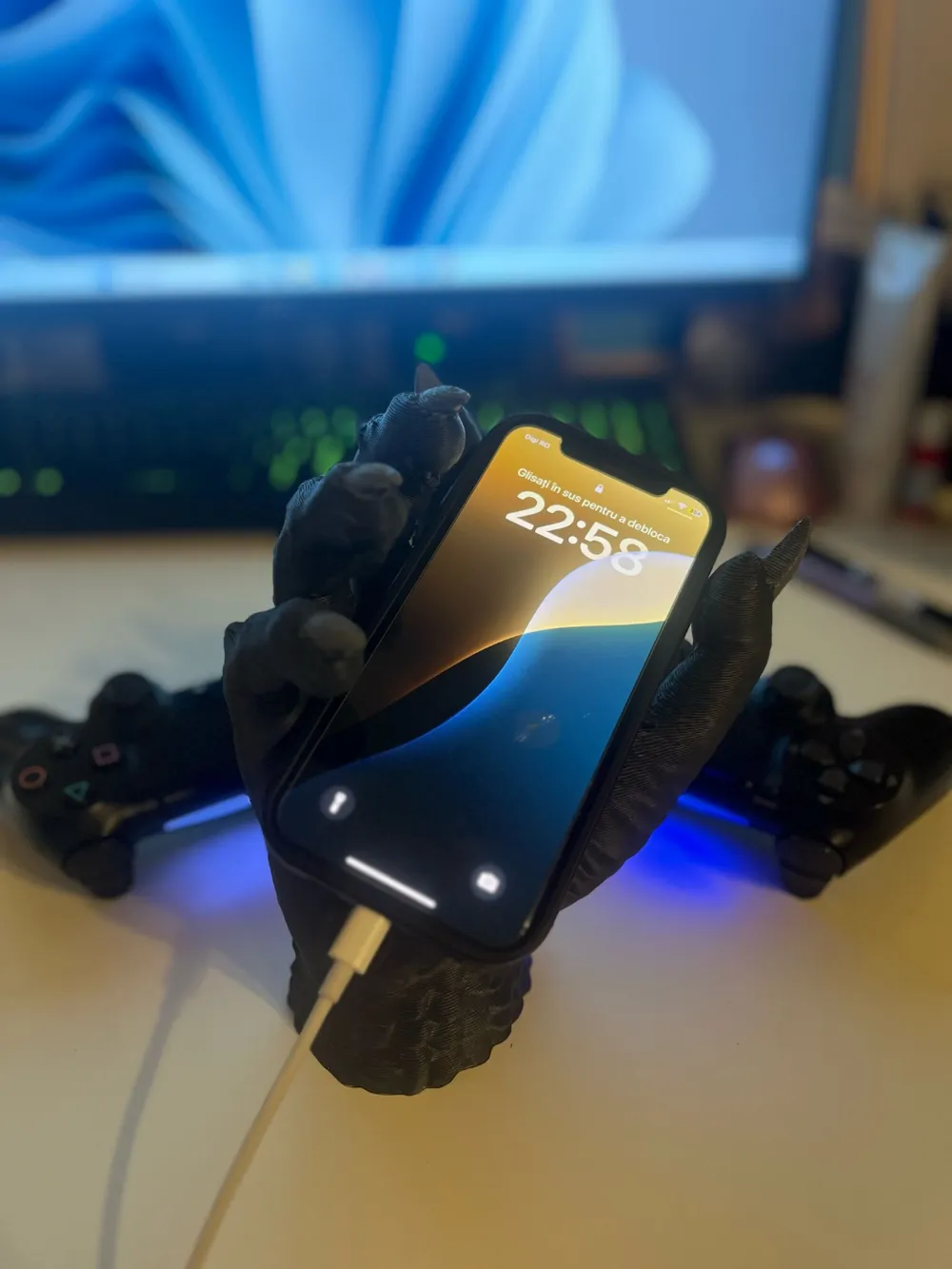 Dragon Claw Controller Stand by Bobelism MakerWorld: Download Free 3D ...