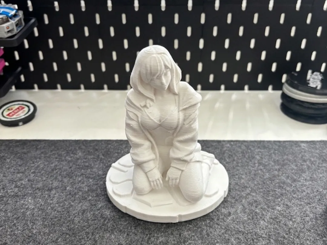 Comfy Hoodie Waifu | Relaxed Anime Girl - Free 3D Print Model - MakerWorld