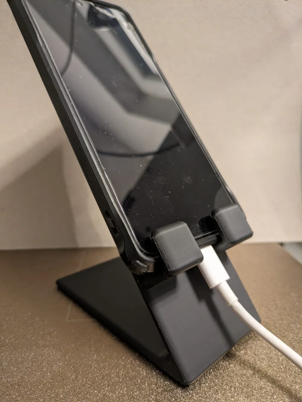 phone stand by Alex Schaaf MakerWorld: Download Free 3D Models