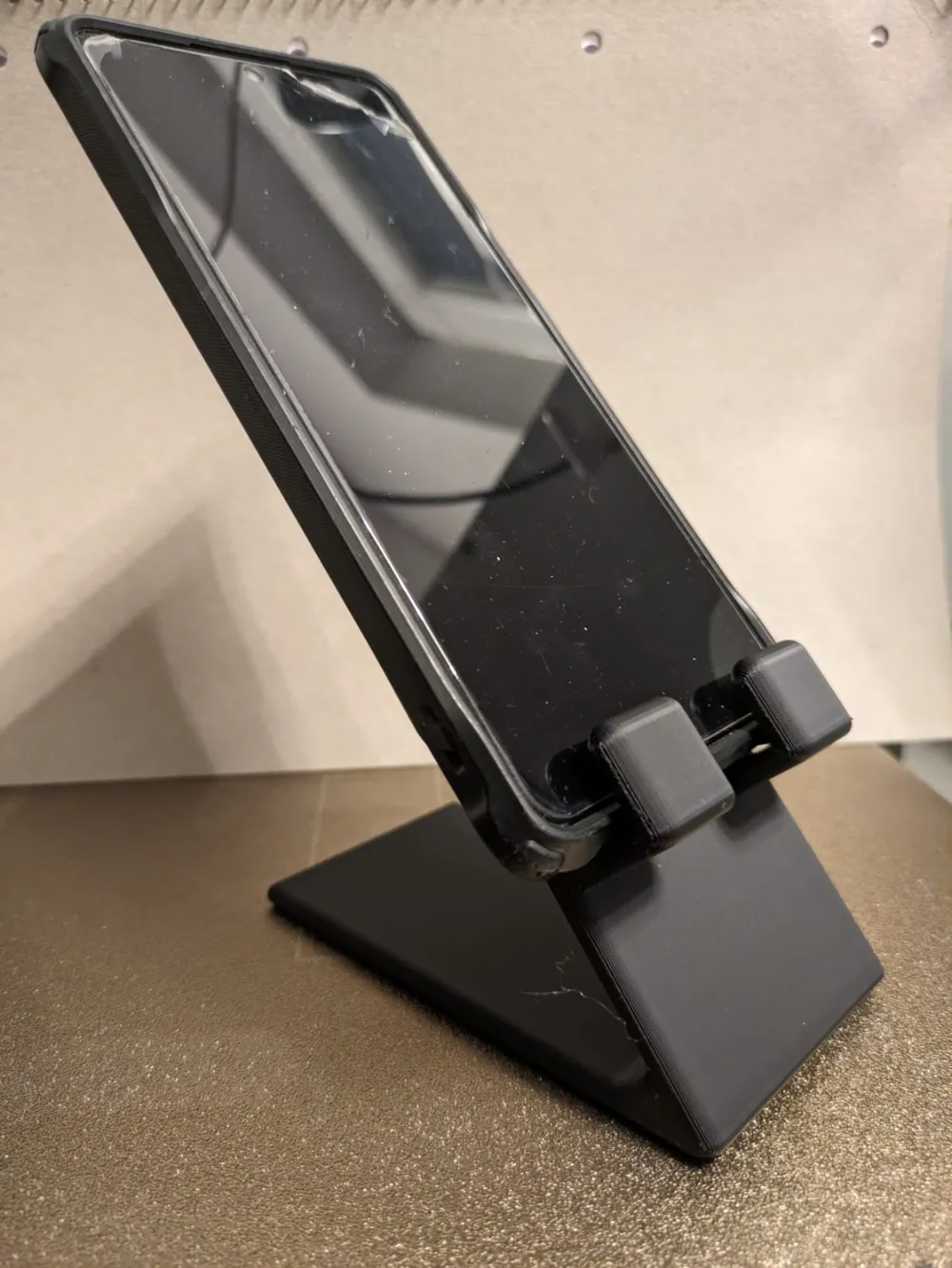 phone stand by Alex Schaaf MakerWorld: Download Free 3D Models