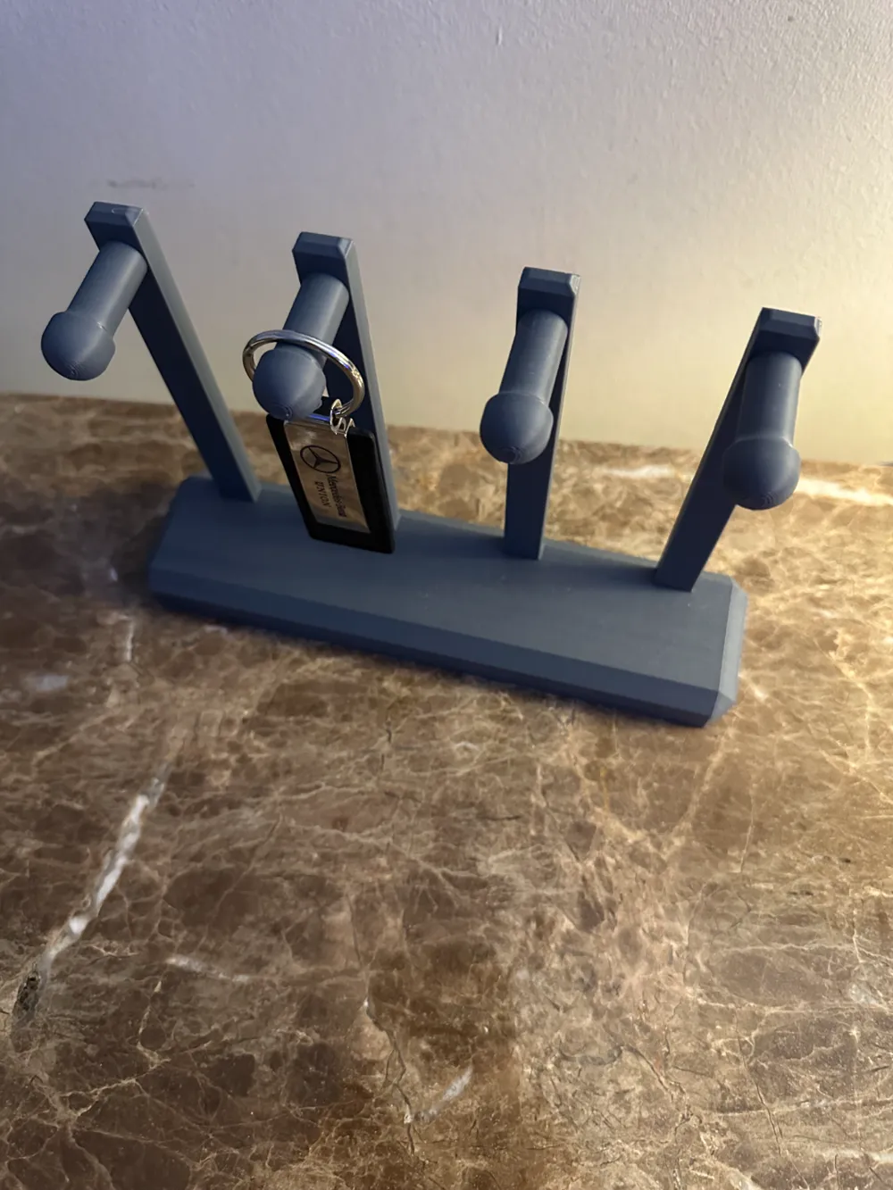 Keychain stand/Holder (4 Keys) by Maxbeast41 MakerWorld: Download Free ...