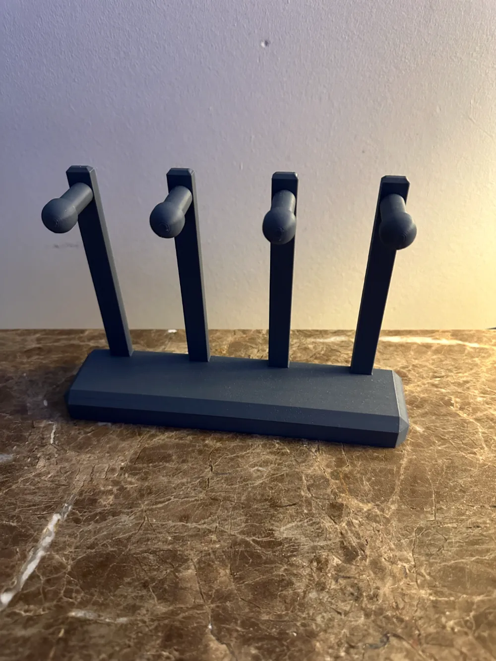 Keychain stand/Holder (4 Keys) by Maxbeast41 MakerWorld: Download Free ...