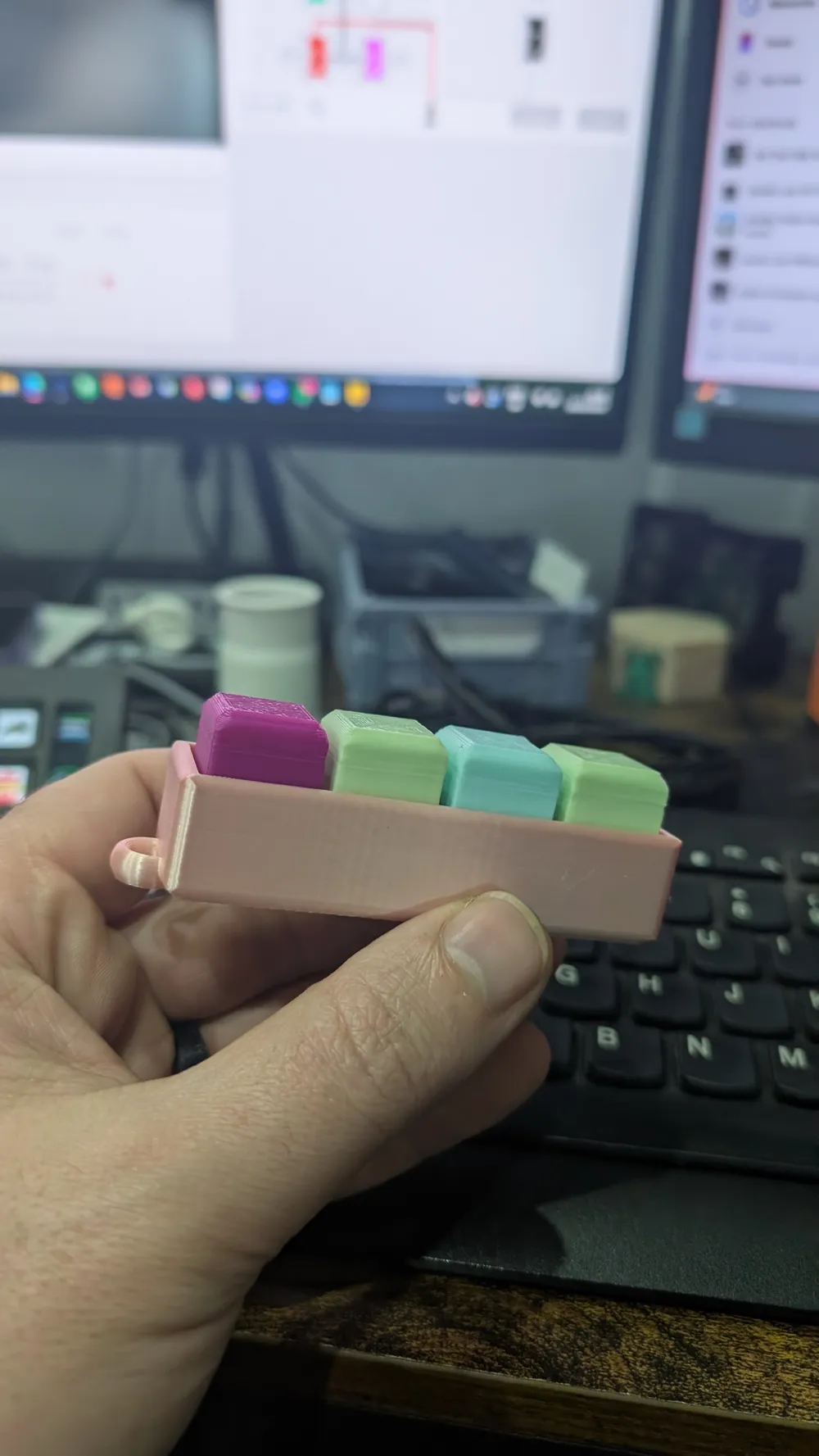 Fidget Keyboard Keyring. - Free 3D Print Model - MakerWorld