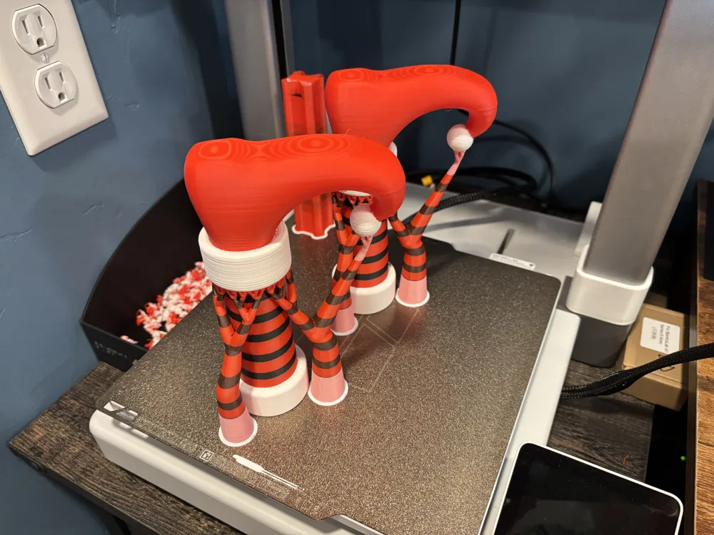 7” Extendable Elf feet for your Christmas Tree - Free 3D Print Model ...