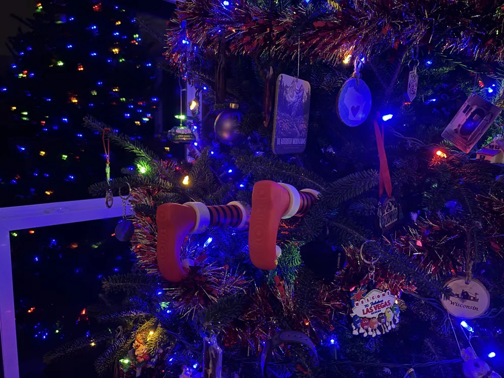 7” Extendable Elf feet for your Christmas Tree - Free 3D Print Model ...