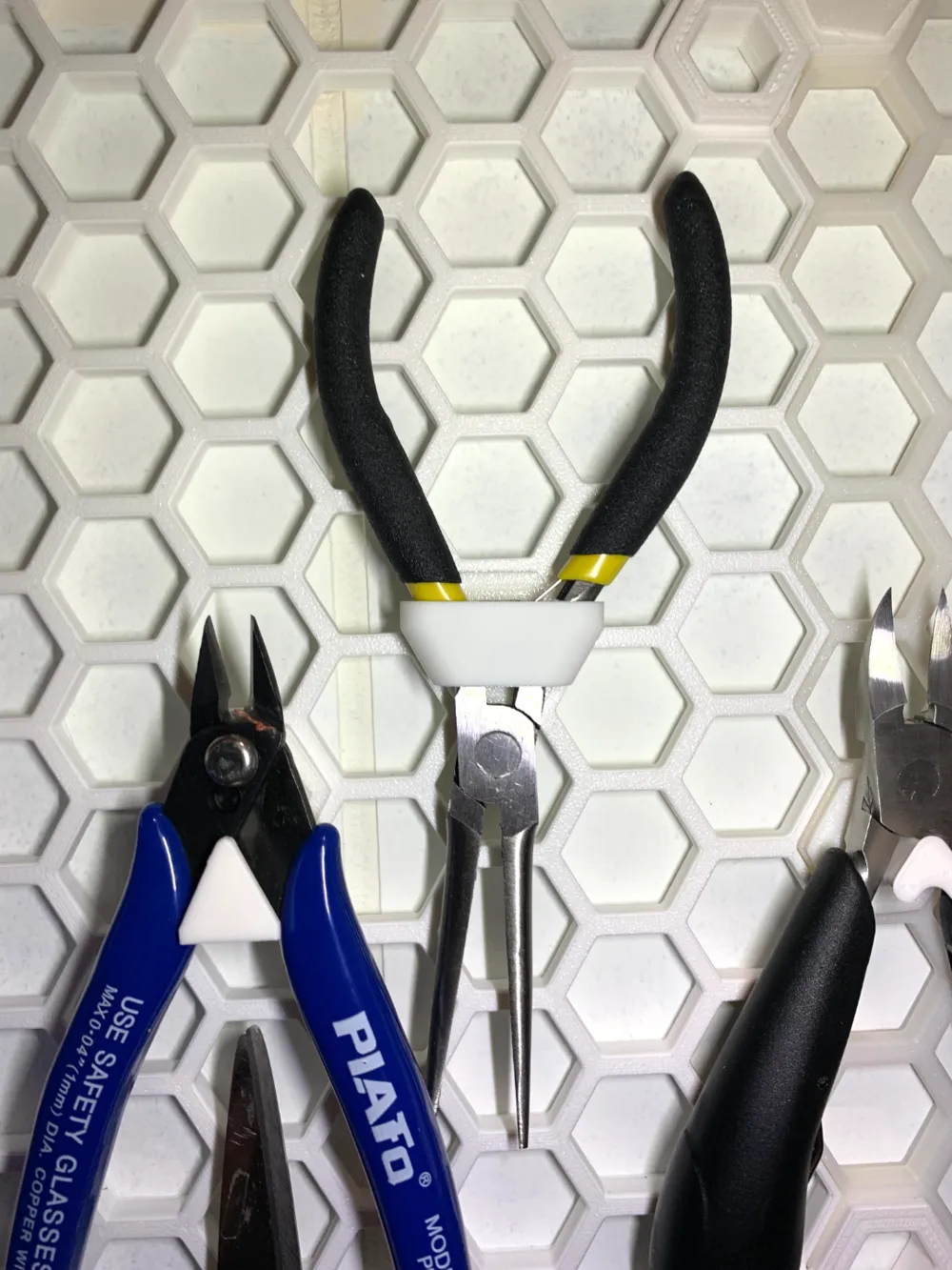 Pliers / Scissors holder for HSW (honeycomb storage wall) Remixed by LTB-3D - MakerWorld