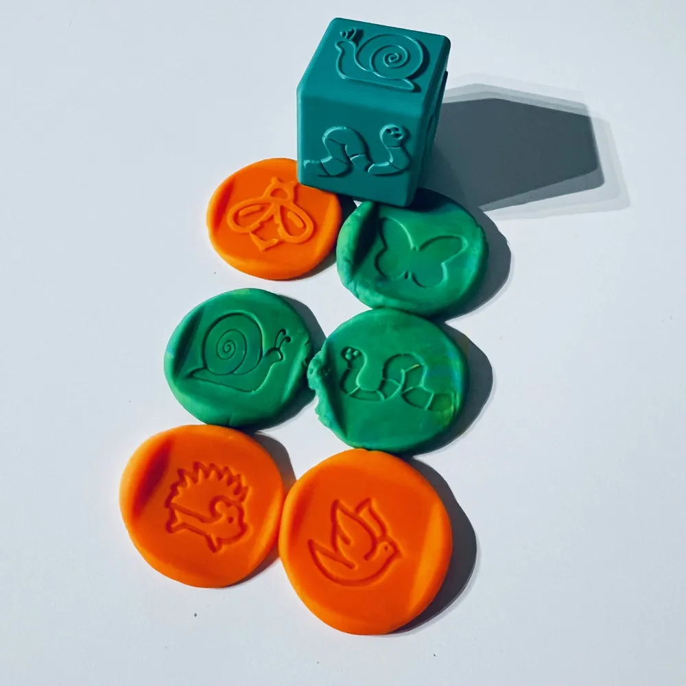 Cubo de carimbos de massa de modelar - amigos do jardim por outofthesensorybin MakerWorld: Baixe ...