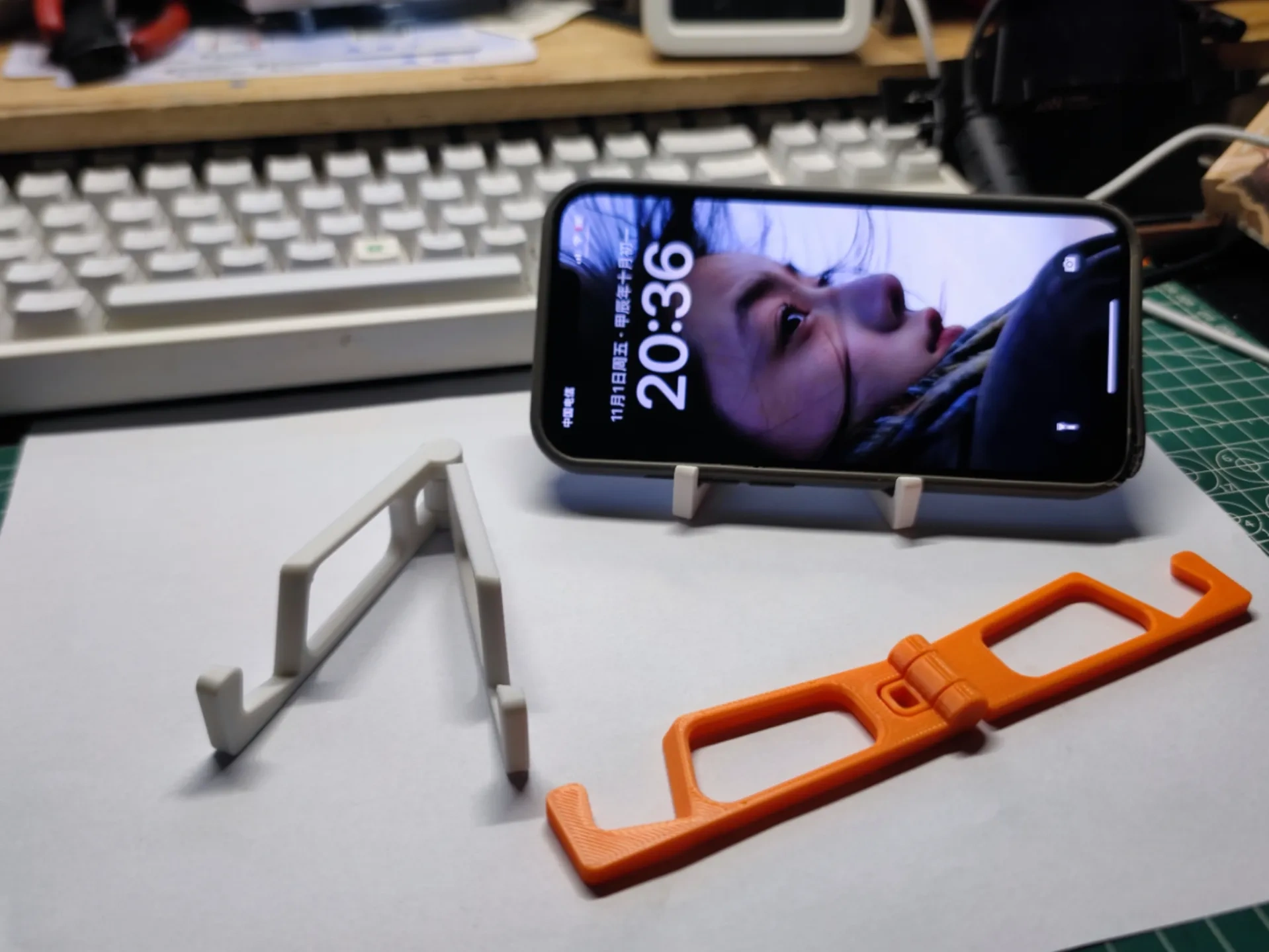 One-Piece Printed Folding Phone Stand Keychain Edition V2 (Only 9g) by ...