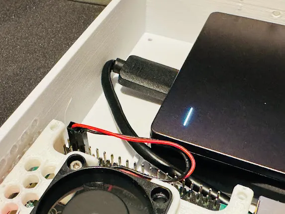 Pi NAS enclosure for Pi4 and USB HDD Remixed by Jerich0 - MakerWorld