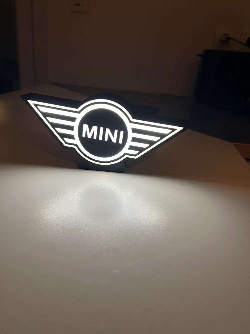 Mini 發光燈箱 LED 燈 BMW 燈箱 - 免費 3D 列印模型 - MakerWorld
