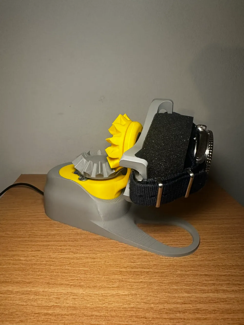 Bevel gear watch winder by Krzemi MakerWorld: Download Free 3D Models