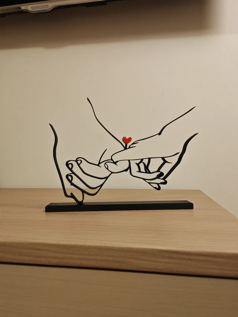 Hold hands love - Free 3D Print Model - MakerWorld