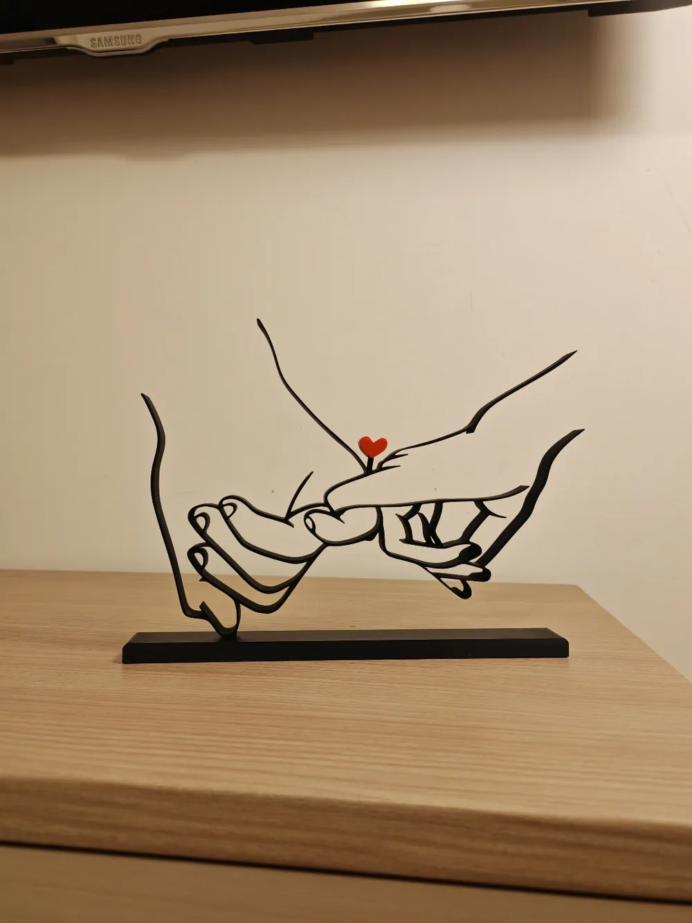Hold hands love - Free 3D Print Model - MakerWorld