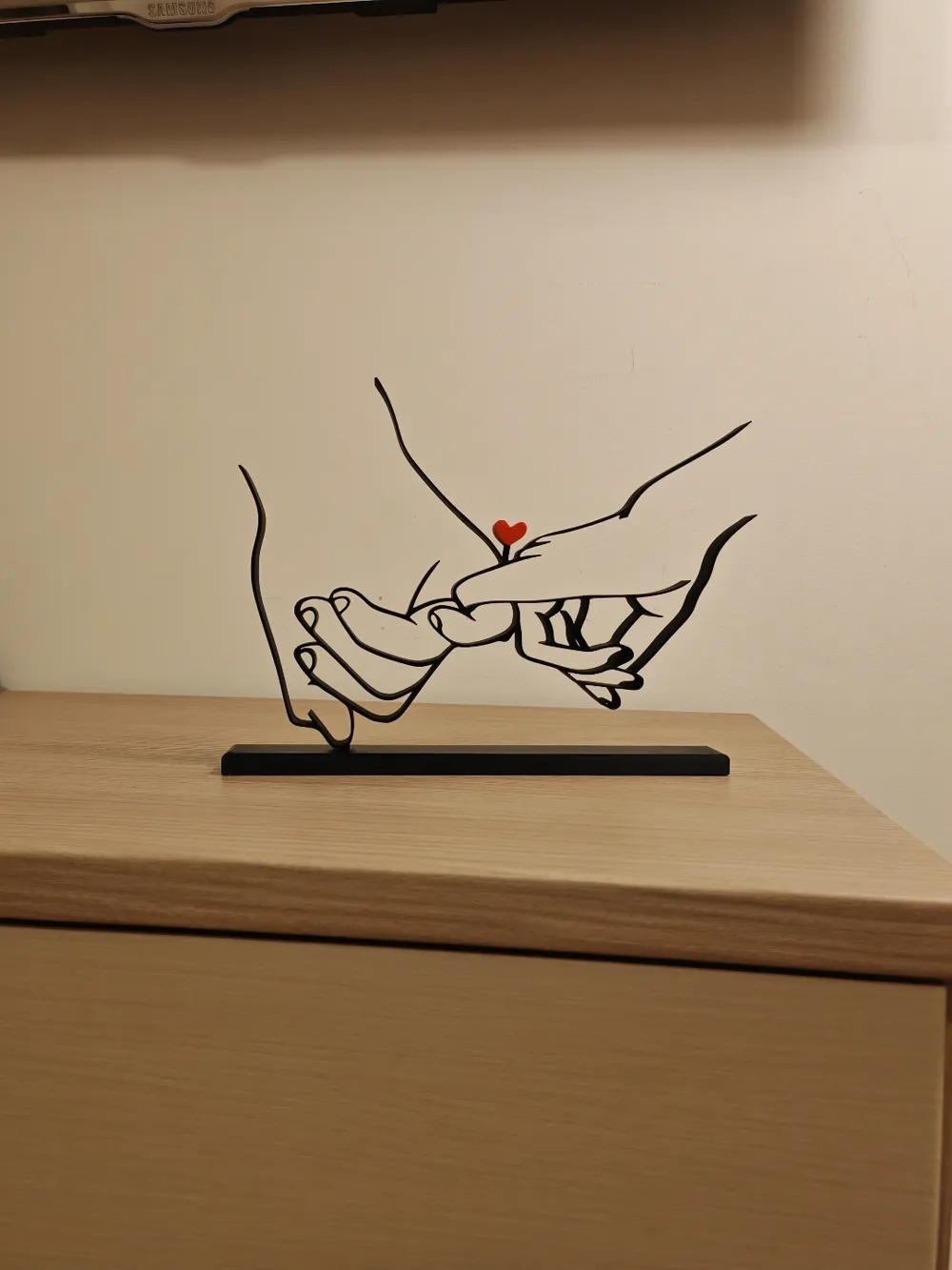 Hold hands love - Free 3D Print Model - MakerWorld