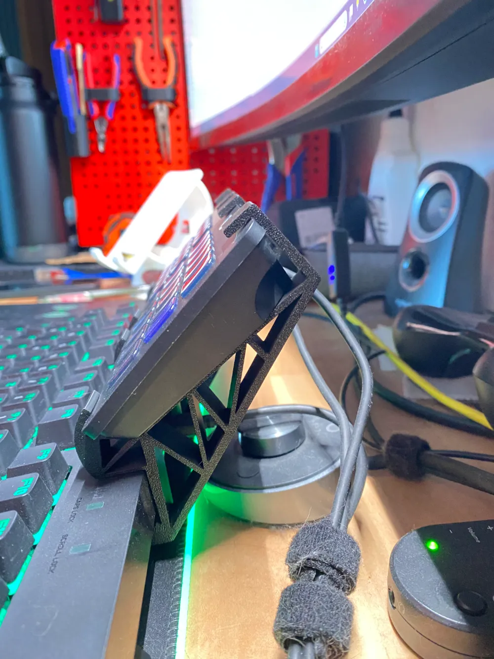 Logitech Pro Stream Deck MK2 Mount Remixed by scorp aka peter - MakerWorld