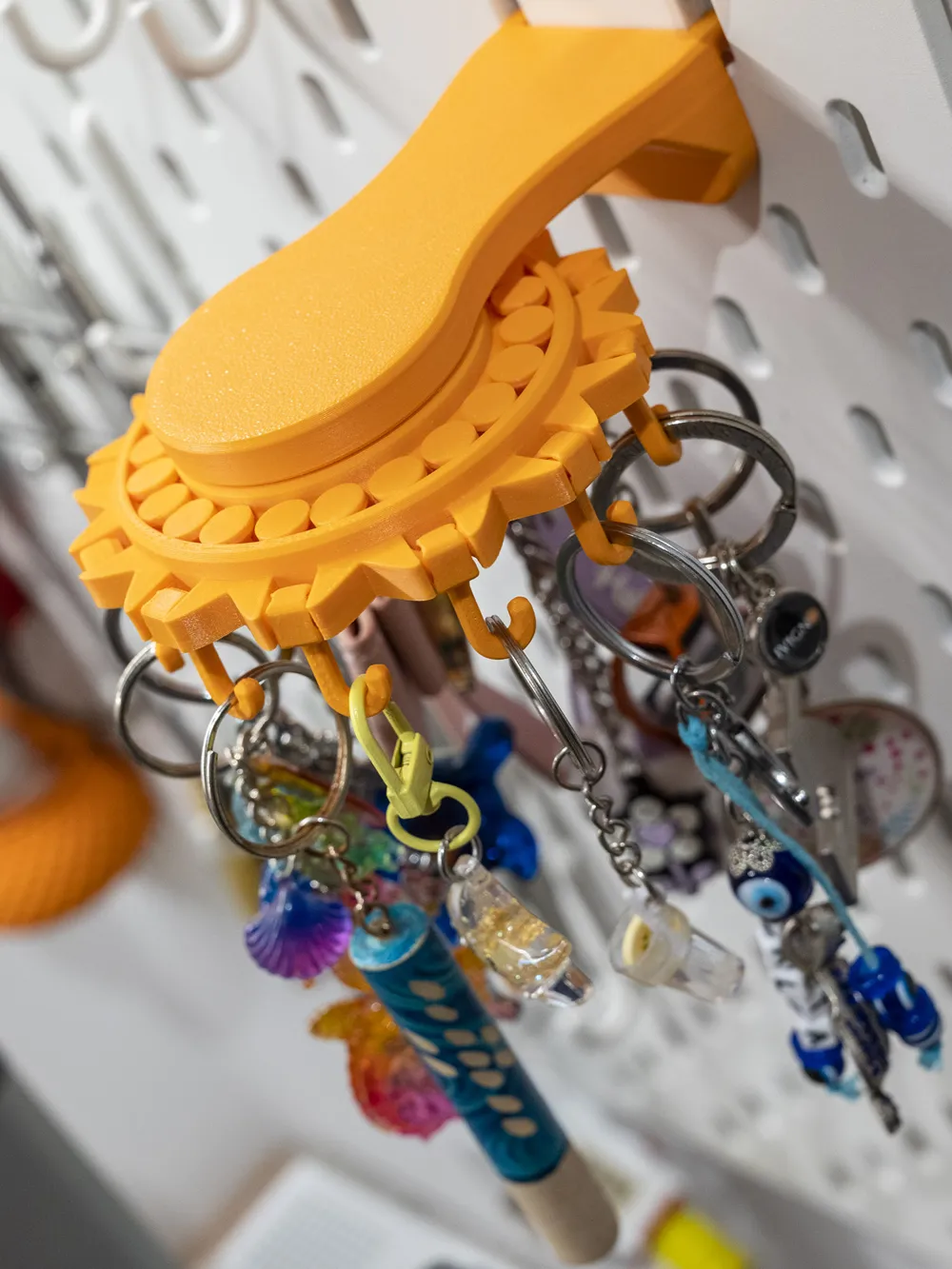 Skadis hook necklace or keychain rotating hanger - Free 3D Print Model ...