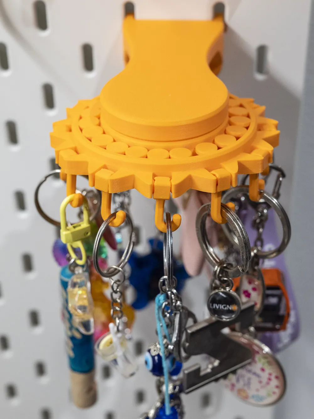 Skadis hook necklace or keychain rotating hanger - Free 3D Print Model ...