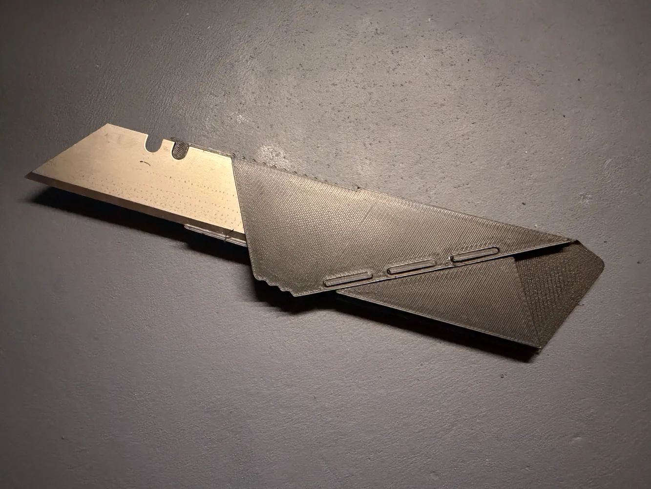 Wallet-sized folding credit card knife (trapezoidal blade) - Free 3D ...