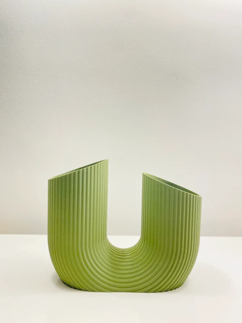 Stylish 3D Printable U-shaped Vase by make 3D - MakerWorld