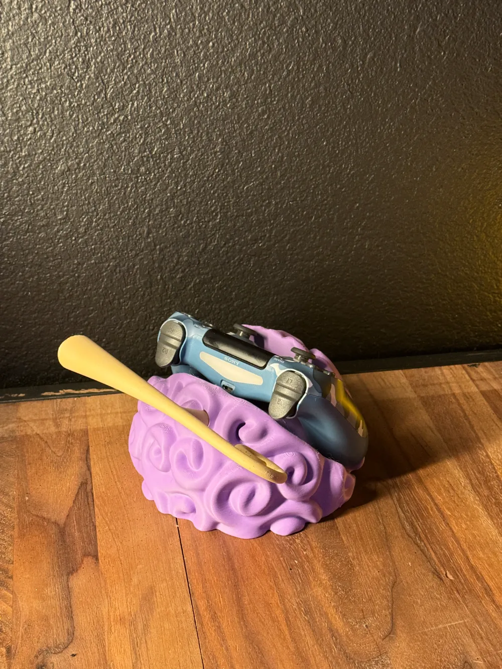 Gomu Gomu Devil Fruit PS5 Controller Stand by Melted Plastic - MakerWorld