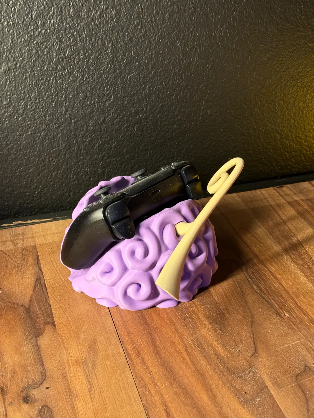 Gomu Gomu Devil Fruit PS5 Controller Stand by Melted Plastic - MakerWorld