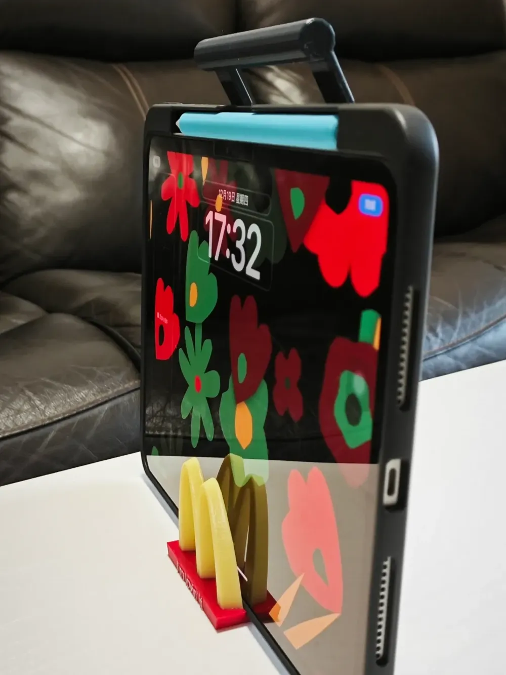McDonald's tablet and iPad compatible stand, landscape and portrait ...