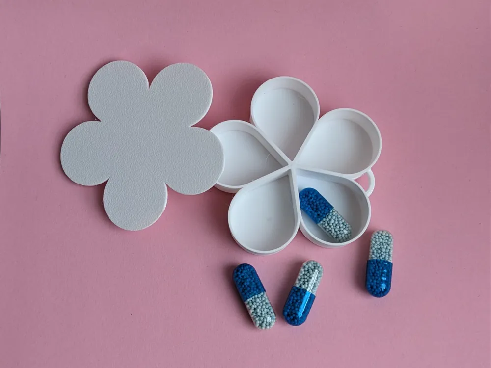 Flower-Shaped Pill Box Keychain - Free 3D Print Model - MakerWorld