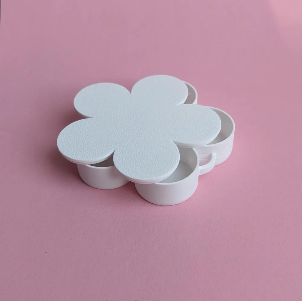 Flower-Shaped Pill Box Keychain - Free 3D Print Model - MakerWorld