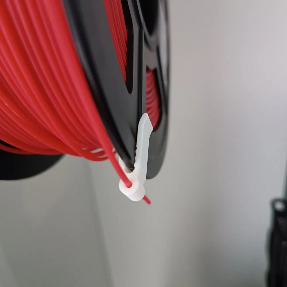 Filament clip with hole by Piccola Momo - MakerWorld