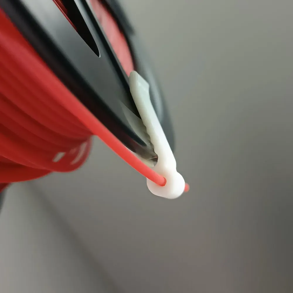 Filament clip with hole by Piccola Momo - MakerWorld