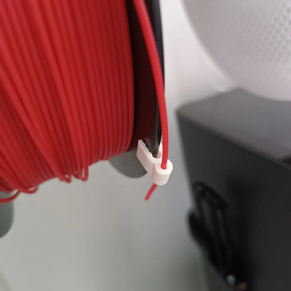 Filament clip with hole by Piccola Momo - MakerWorld