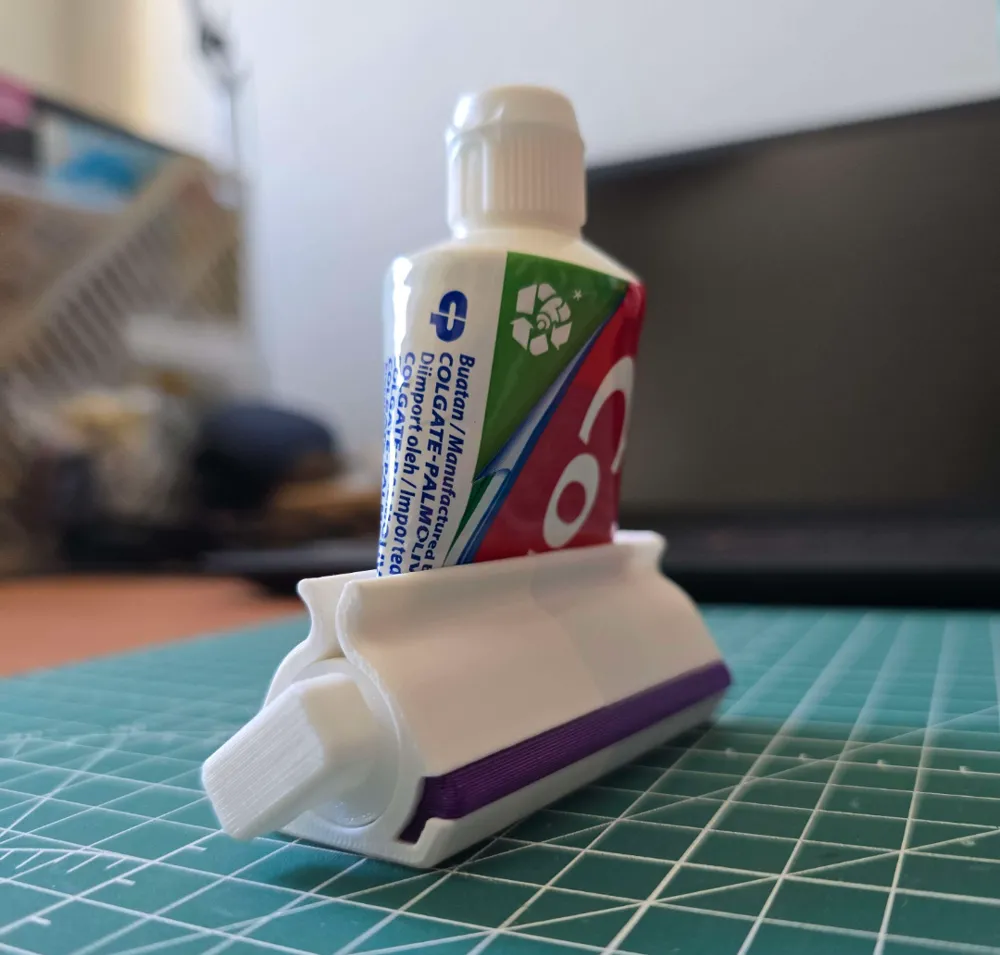 Customisable Travel-sized Toothpaste Squeezerstand by Xenith3D ...
