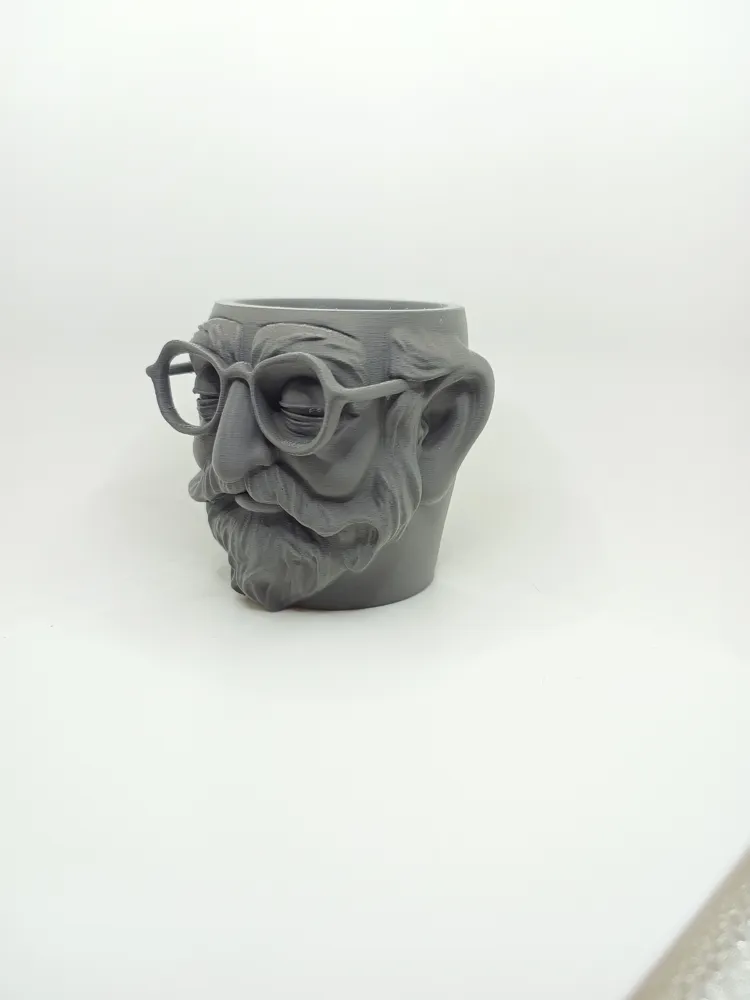 Brush holder "The Thinker" or as a planter by 3D Dekoration MakerWorld ...