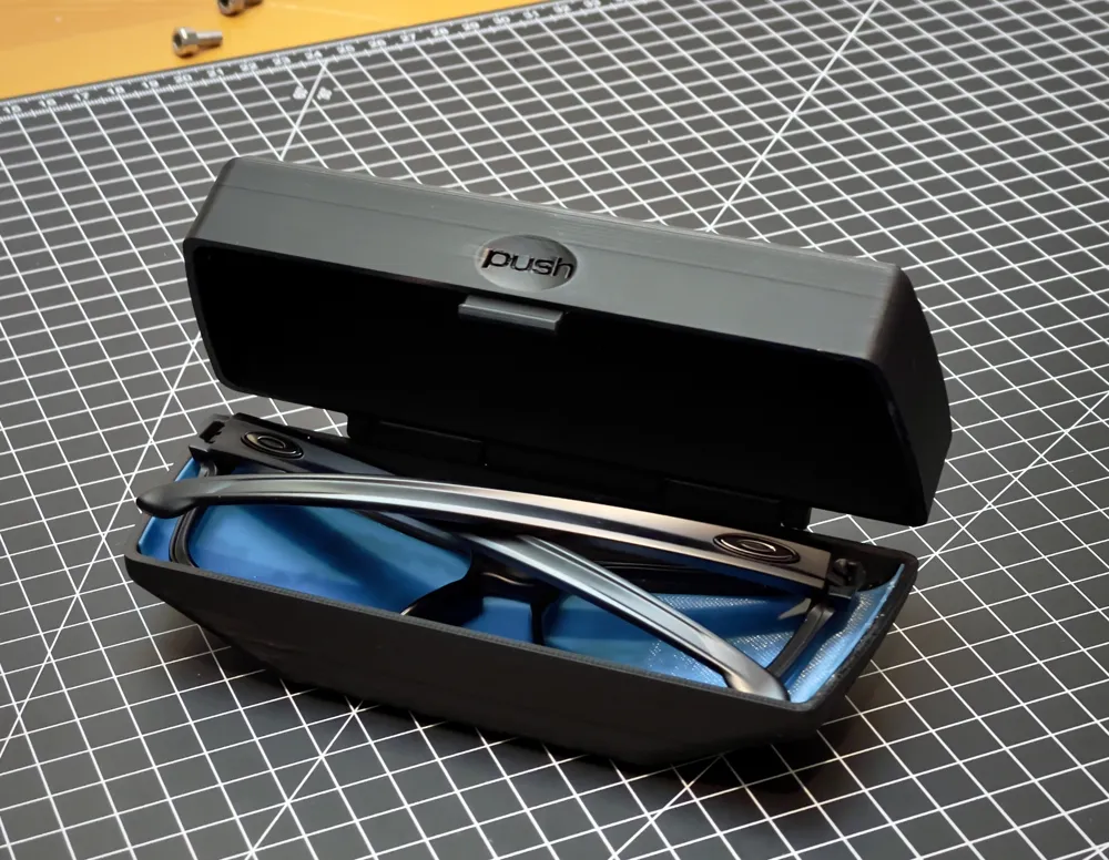 Oakley Sliver XL Sunnies Case - Print in place by average3D - MakerWorld