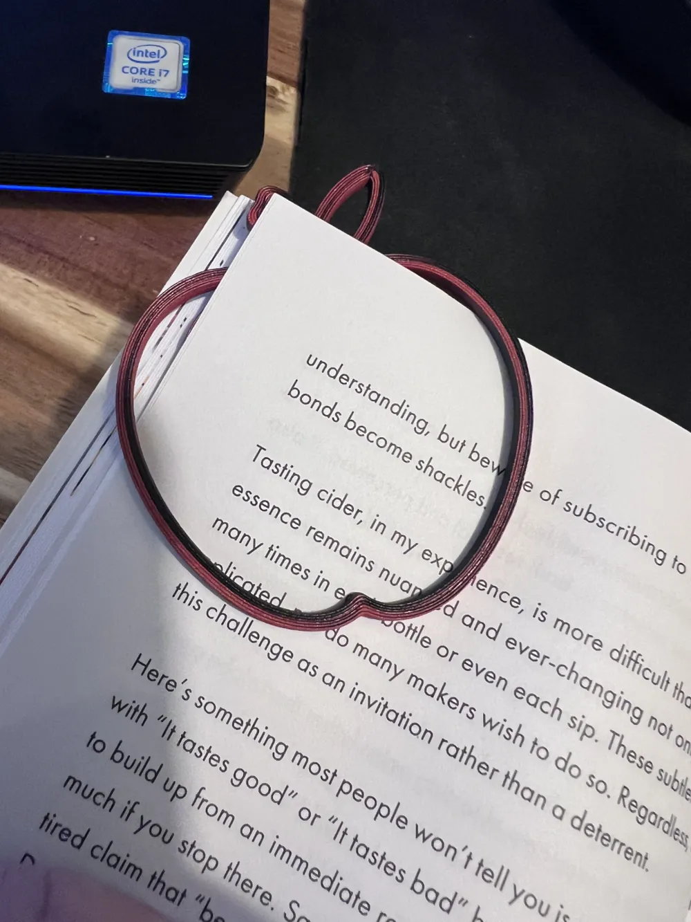 Apple Bookmark by Pixleit3d - MakerWorld