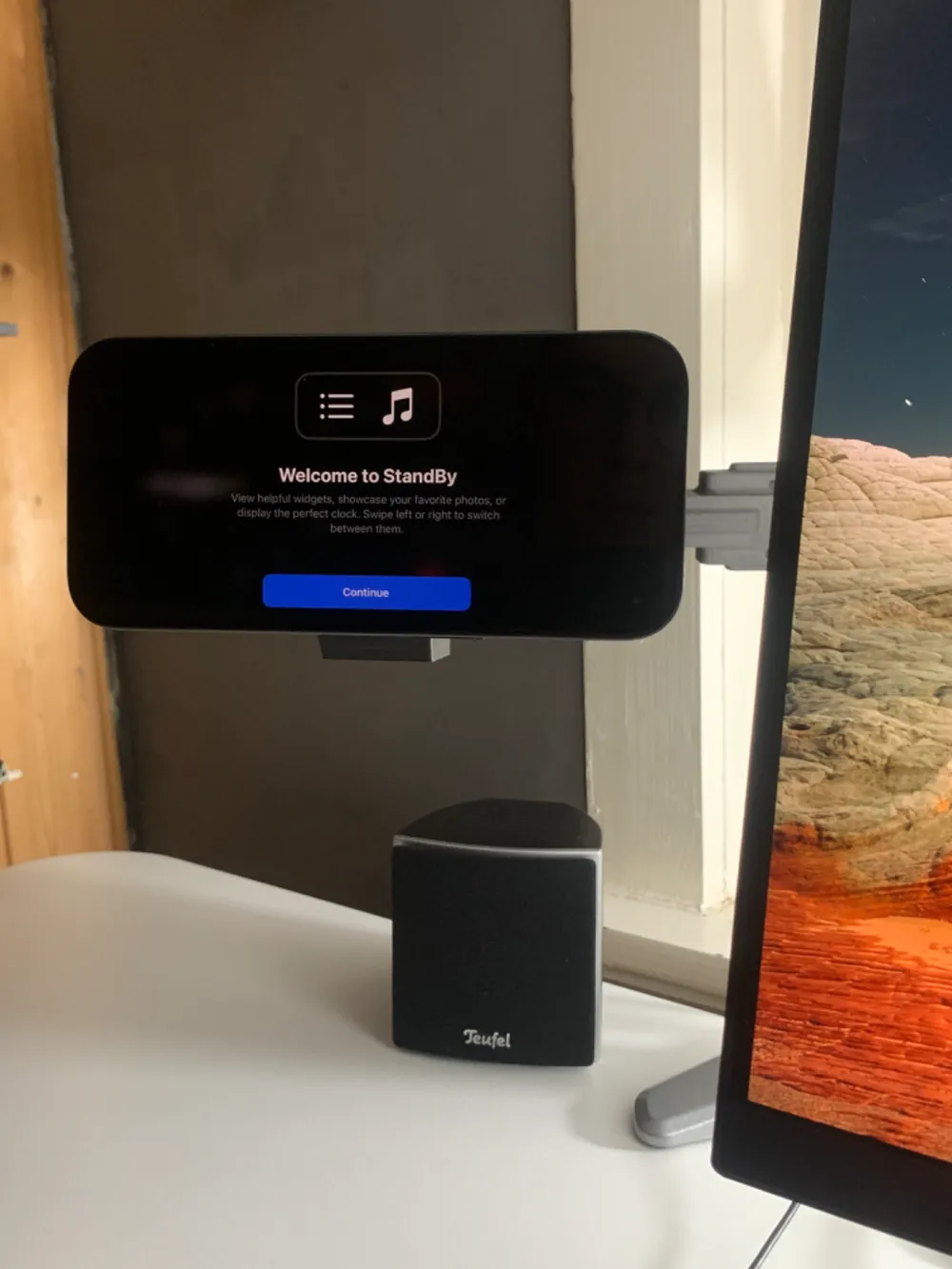 iPhone MagSafe Monitor Stand Mount by Creater - MakerWorld