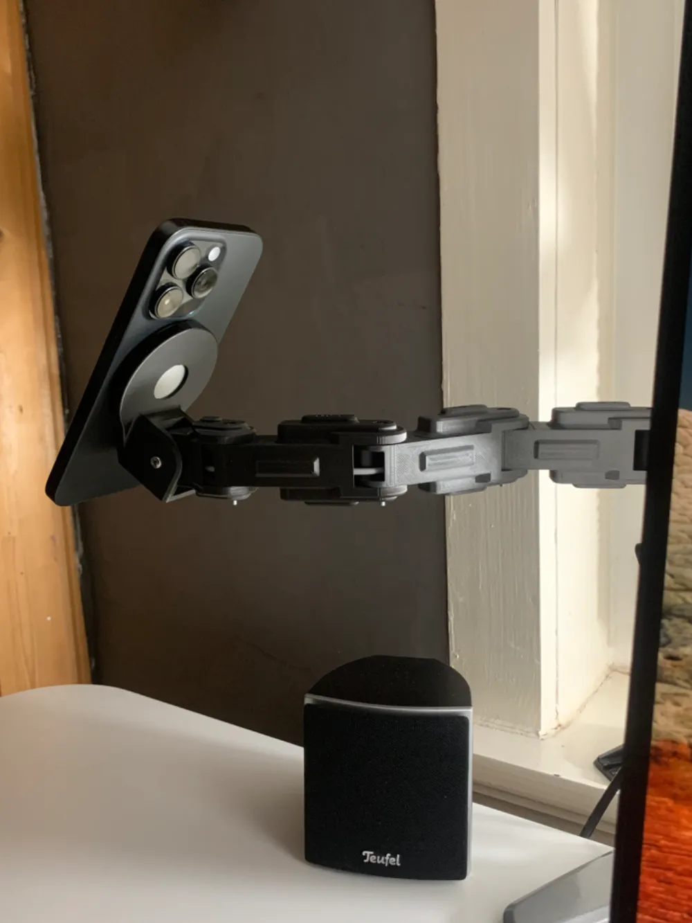 iPhone MagSafe Monitor Stand Mount by Creater MakerWorld: Download Free ...